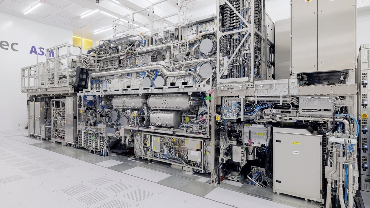 Intel, ilk High-NA EUV litografi makinesinin kurulumunu tamamladı ... Intel, ilk High-NA EUV litografi makinesinin kurulumunu tamamladı ...